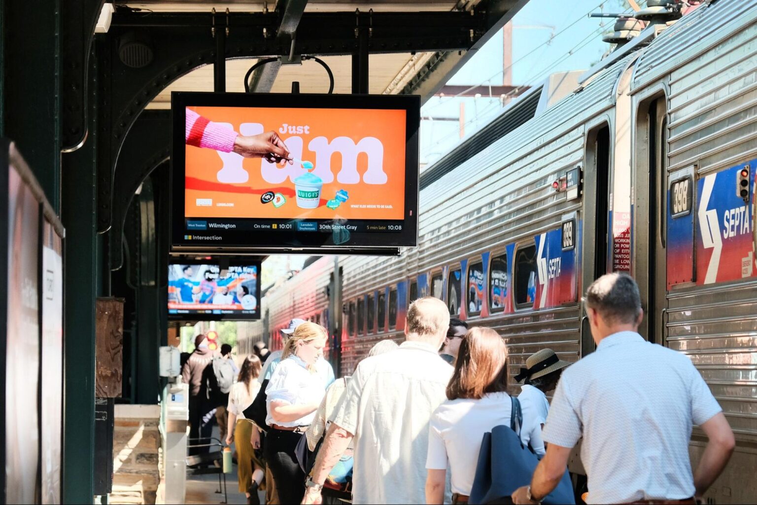 Philadelphia | SEPTA Ads | Outdoor Advertising | Intersection